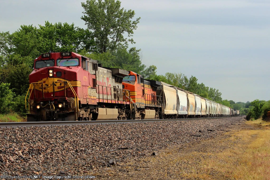 BNSF 679 leads the ntwtul westbound under dark skies.
